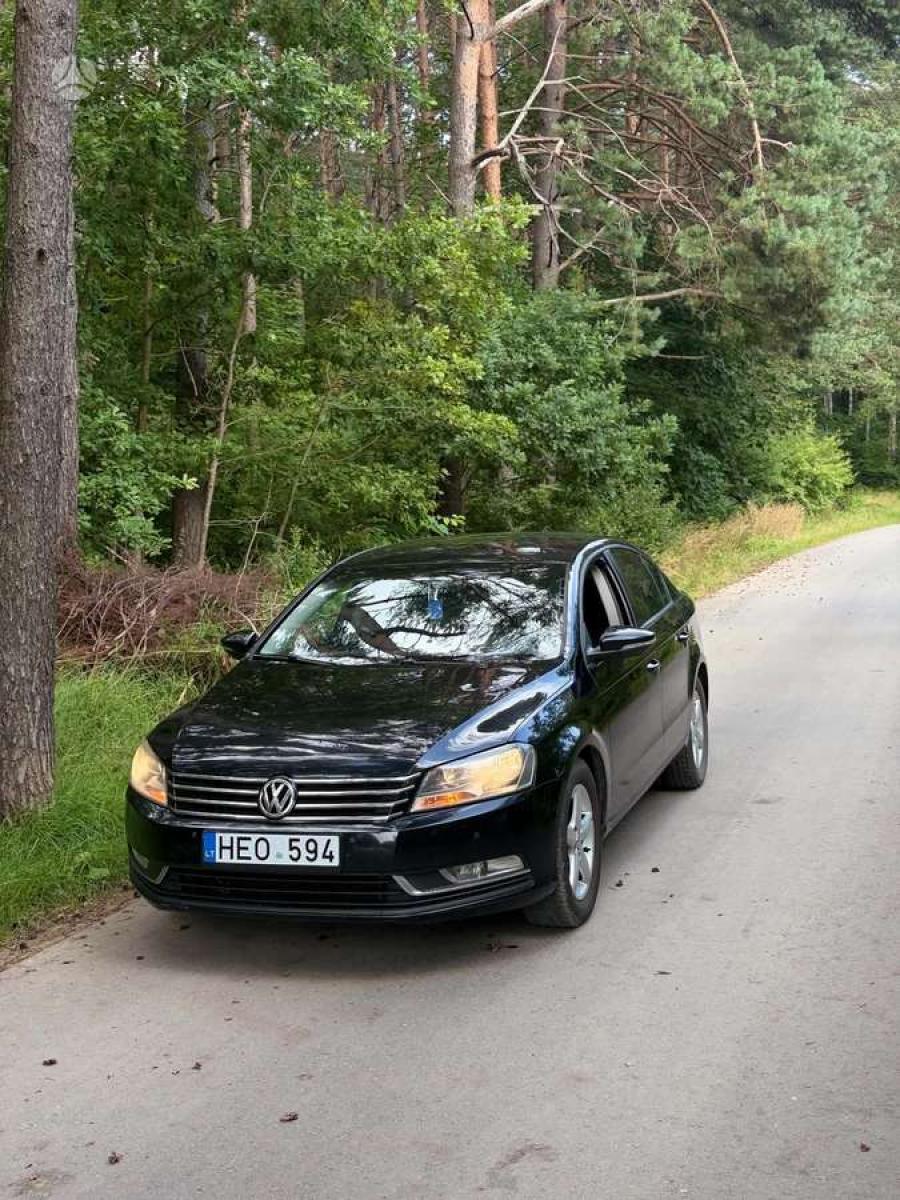 Black Volkswagen Passat 2014 in Vilnius, with an engine capacity of 1.60 L and mileage of 260 thousand km for 3500 €, photo 1 on AUTOMOTO.COM.LV