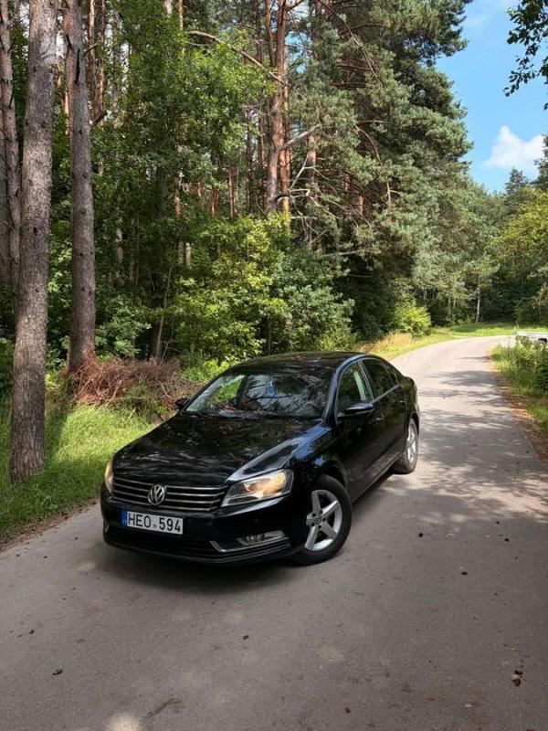Volkswagen Passat 2014 in Vilnius on AUTOMOTO.COM.LV Black Volkswagen Passat 2014 in Vilnius, with an engine capacity of 1.60 L and mileage of 260 thousand km for 3500 €, photo 4 on AUTOMOTO.COM.LV