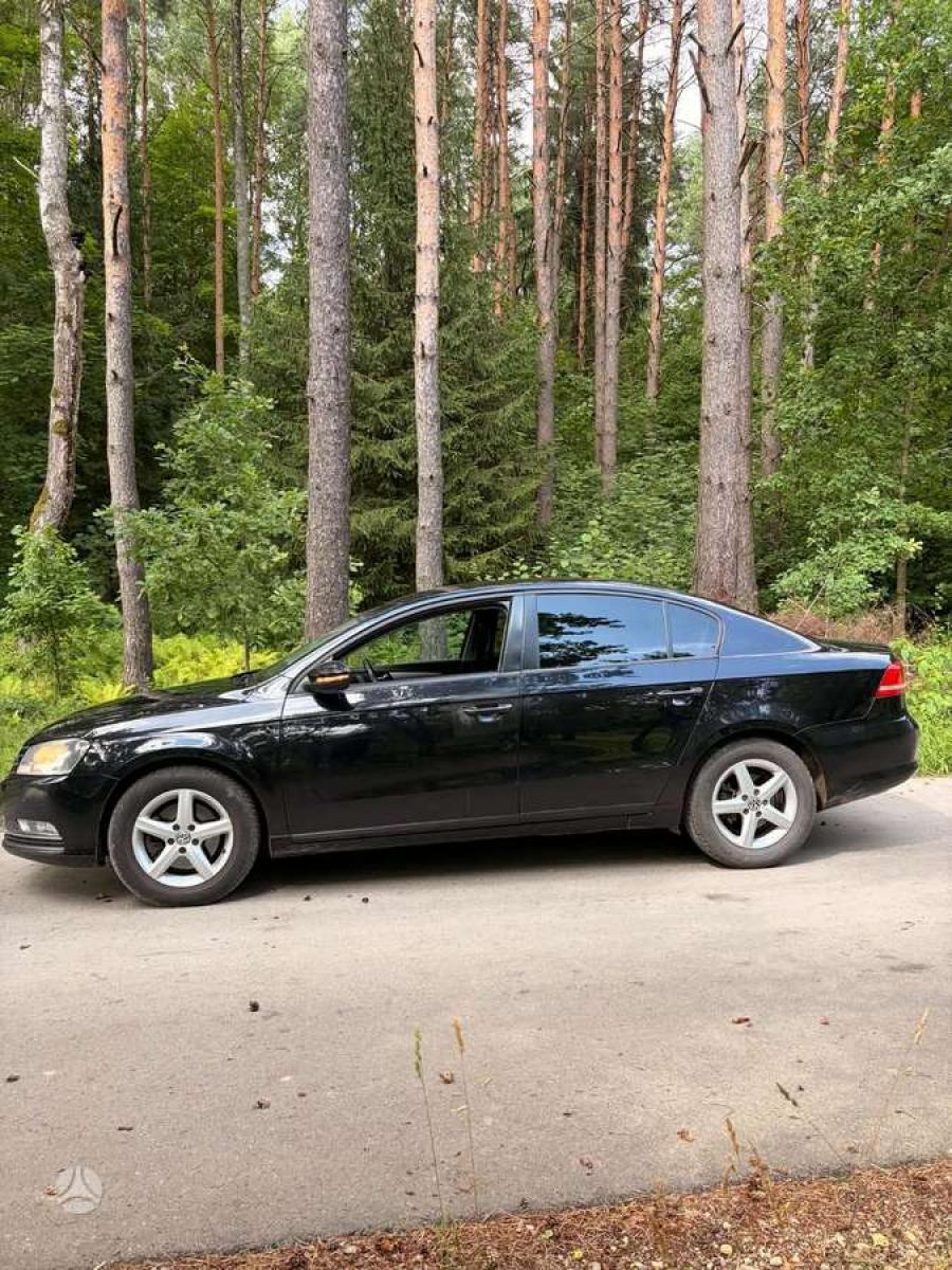 Black Volkswagen Passat 2014 in Vilnius, with an engine capacity of 1.60 L and mileage of 260 thousand km for 3500 €, photo 8 on AUTOMOTO.COM.LV