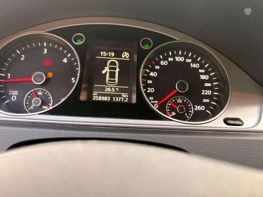 Black Volkswagen Passat 2014 in Vilnius, with an engine capacity of 1.60 L and mileage of 260 thousand km for 3500 €, photo 9 on AUTOMOTO.COM.LV