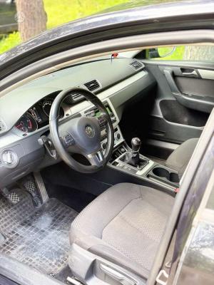 Black Volkswagen Passat 2014 in Vilnius, with an engine capacity of 1.60 L and mileage of 260 thousand km for 3500 €, photo 16 on AUTOMOTO.COM.LV