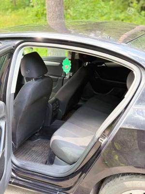 Black Volkswagen Passat 2014 in Vilnius, with an engine capacity of 1.60 L and mileage of 260 thousand km for 3500 €, photo 17 on AUTOMOTO.COM.LV