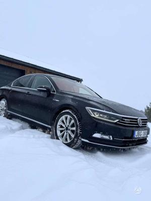 Black Volkswagen Passat 2015 in Ukmerge, with an engine capacity of 0.00 L and mileage of 390 thousand km for 14000 €, photo 2 on AUTOMOTO.COM.LV