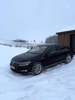 Black Volkswagen Passat 2015 in Ukmerge, with an engine capacity of 0.00 L and mileage of 390 thousand km for 14000 €, photo 3 on AUTOMOTO.COM.LV