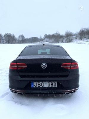 Black Volkswagen Passat 2015 in Ukmerge, with an engine capacity of 0.00 L and mileage of 390 thousand km for 14000 €, photo 4 on AUTOMOTO.COM.LV