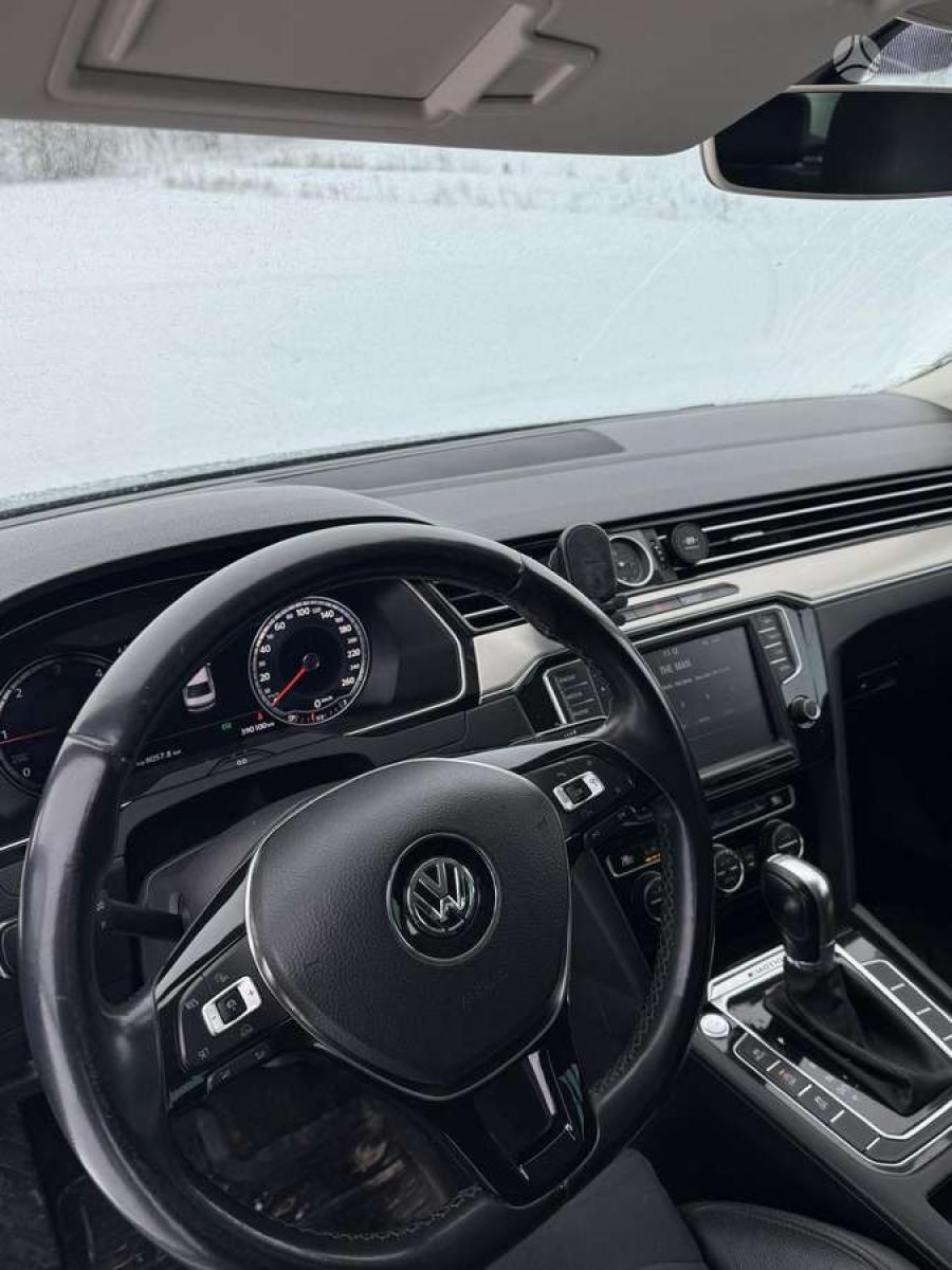 Black Volkswagen Passat 2015 in Ukmerge, with an engine capacity of 0.00 L and mileage of 390 thousand km for 14000 €, photo 5 on AUTOMOTO.COM.LV