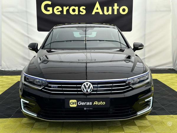 Black Volkswagen Passat 2015 in Vilnius, with an engine capacity of 1.40 L and mileage of 183 thousand km for 14250 €, photo 2 on AUTOMOTO.COM.LV