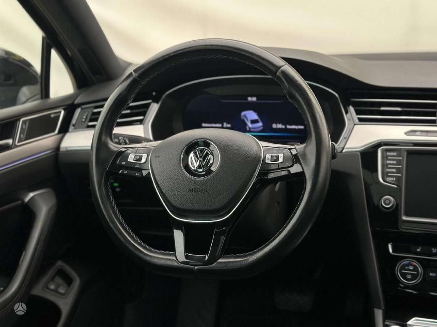 Melns Volkswagen Passat 2015 Viļņa, ar dzinēja tilpumu 1.40 L un nobraukumu 183 tūkst. km par 14250 €, foto 16 vietnē AUTOMOTO.COM.LV