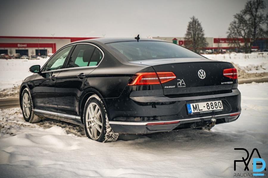Black Volkswagen Passat 2015 in Riga, with an engine capacity of 2.00 L and mileage of 254 thousand km for 11990 €, photo 2 on AUTOMOTO.COM.LV