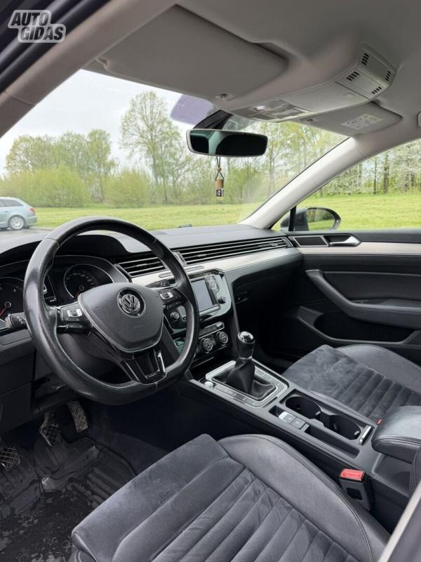 Black Volkswagen Passat 2015 in Kretinga, with an engine capacity of 2.00 L and mileage of 167 thousand km for 11200 €, photo 10 on AUTOMOTO.COM.LV