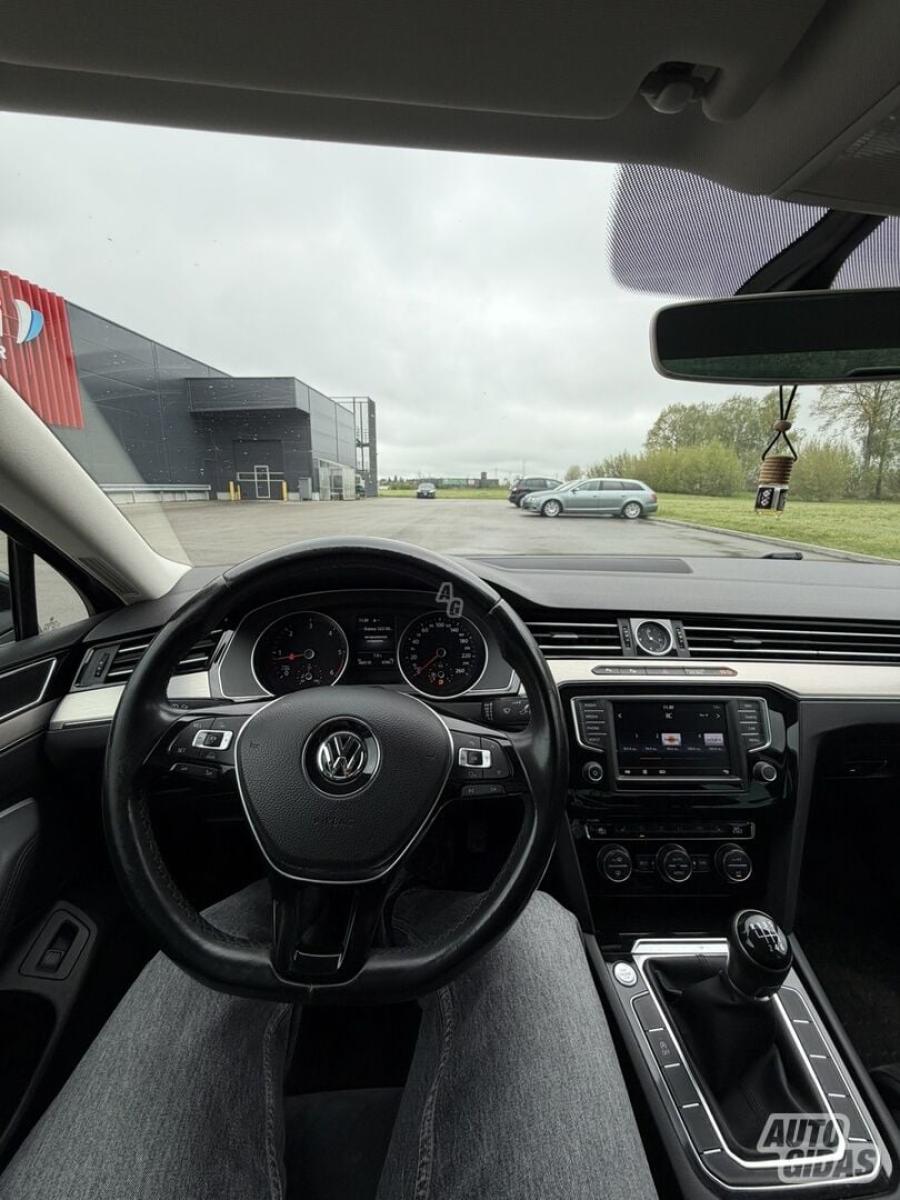 Melns Volkswagen Passat 2015 Kretinga, ar dzinēja tilpumu 2.00 L un nobraukumu 167 tūkst. km par 11200 €, foto 12 vietnē AUTOMOTO.COM.LV