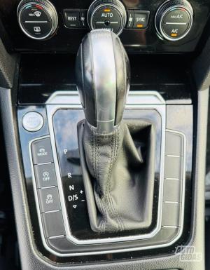 Melns Volkswagen Passat 2015 Viļņa, ar dzinēja tilpumu 1.80 L un nobraukumu 221 tūkst. km par 10900 €, foto 12 vietnē AUTOMOTO.COM.LV