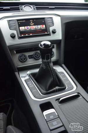 Melns Volkswagen Passat 2015 Kauņa, ar dzinēja tilpumu 2.00 L un nobraukumu 249 tūkst. km par 8650 €, foto 9 vietnē AUTOMOTO.COM.LV