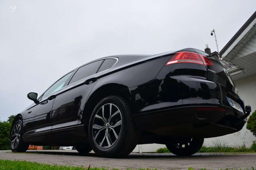 Black Volkswagen Passat 2015 in Kaunas, with an engine capacity of 2.00 L and mileage of 249 thousand km for 8650 €, photo 1 on AUTOMOTO.COM.LV
