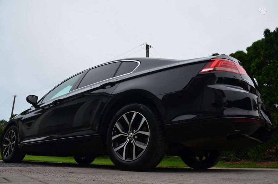 Black Volkswagen Passat 2015 in Kaunas, with an engine capacity of 2.00 L and mileage of 249 thousand km for 8650 €, photo 10 on AUTOMOTO.COM.LV