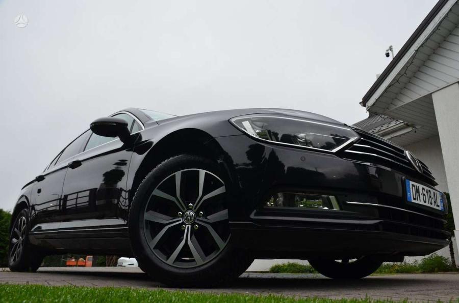 Black Volkswagen Passat 2015 in Kaunas, with an engine capacity of 2.00 L and mileage of 249 thousand km for 8650 €, photo 12 on AUTOMOTO.COM.LV