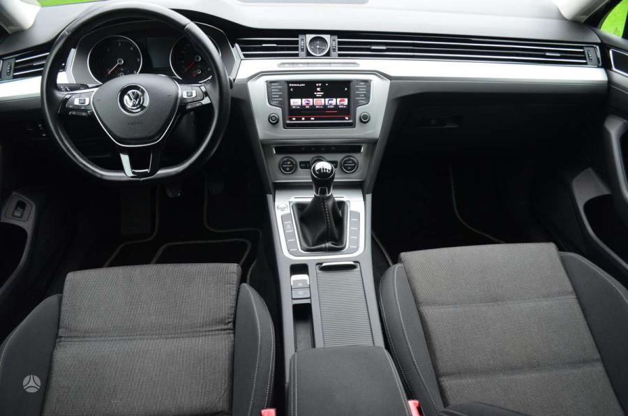 Black Volkswagen Passat 2015 in Kaunas, with an engine capacity of 2.00 L and mileage of 249 thousand km for 8650 €, photo 17 on AUTOMOTO.COM.LV