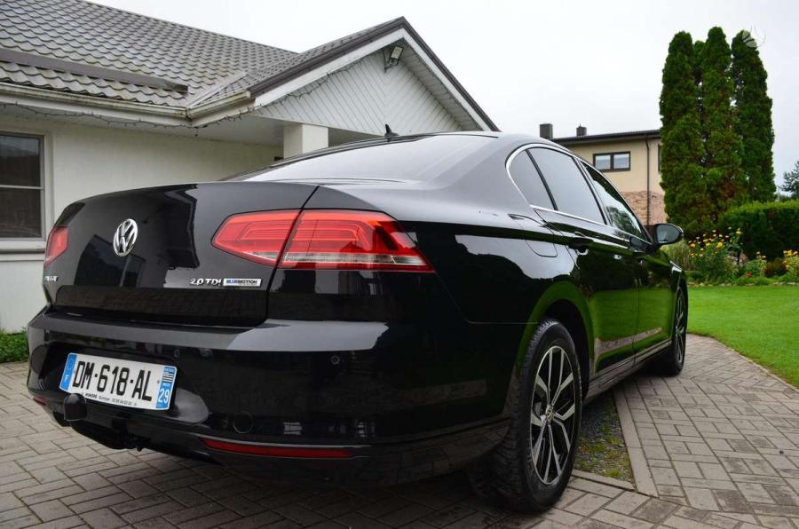 Black Volkswagen Passat 2015 in Kaunas, with an engine capacity of 2.00 L and mileage of 249 thousand km for 8650 €, photo 18 on AUTOMOTO.COM.LV