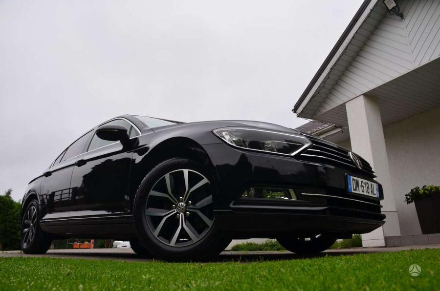 Black Volkswagen Passat 2015 in Kaunas, with an engine capacity of 2.00 L and mileage of 249 thousand km for 8650 €, photo 22 on AUTOMOTO.COM.LV