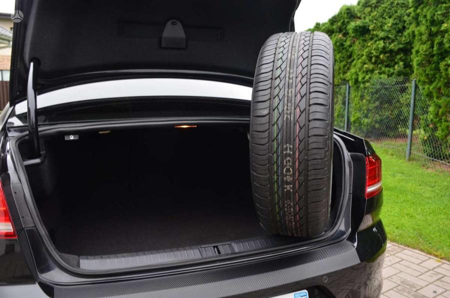 Black Volkswagen Passat 2015 in Kaunas, with an engine capacity of 2.00 L and mileage of 249 thousand km for 8650 €, photo 26 on AUTOMOTO.COM.LV