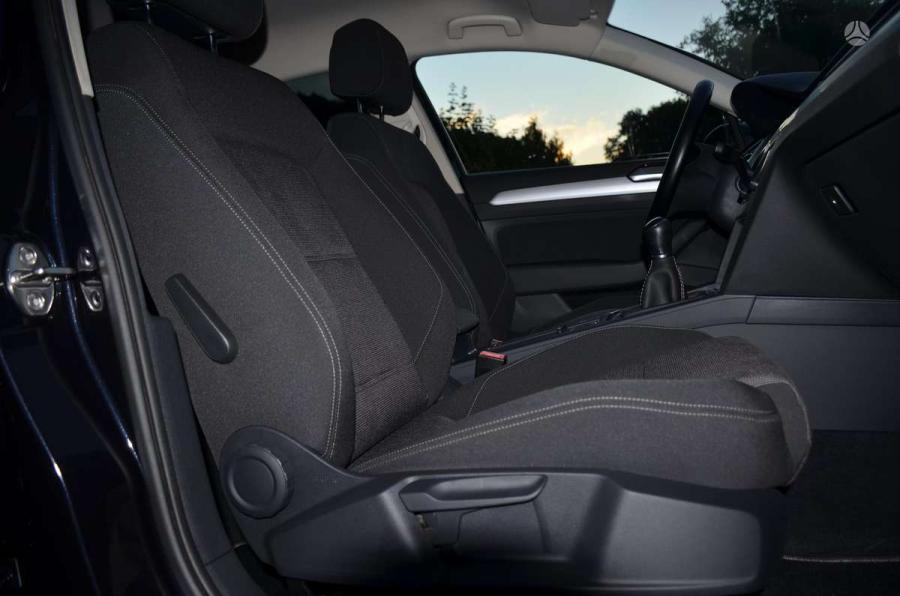 Black Volkswagen Passat 2015 in Kaunas, with an engine capacity of 2.00 L and mileage of 249 thousand km for 8650 €, photo 30 on AUTOMOTO.COM.LV