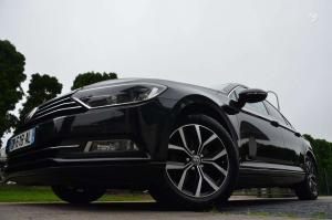 Black Volkswagen Passat 2015 in Kaunas, with an engine capacity of 2.00 L and mileage of 249 thousand km for 8650 €, photo 31 on AUTOMOTO.COM.LV