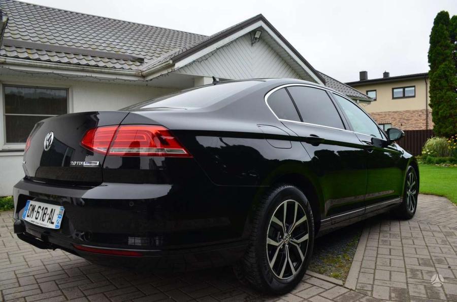Black Volkswagen Passat 2015 in Kaunas, with an engine capacity of 2.00 L and mileage of 249 thousand km for 8650 €, photo 35 on AUTOMOTO.COM.LV
