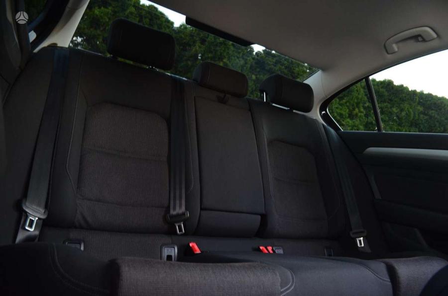 Black Volkswagen Passat 2015 in Kaunas, with an engine capacity of 2.00 L and mileage of 249 thousand km for 8650 €, photo 36 on AUTOMOTO.COM.LV