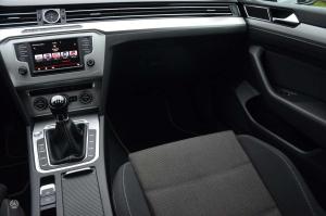 Black Volkswagen Passat 2015 in Kaunas, with an engine capacity of 2.00 L and mileage of 249 thousand km for 8650 €, photo 41 on AUTOMOTO.COM.LV
