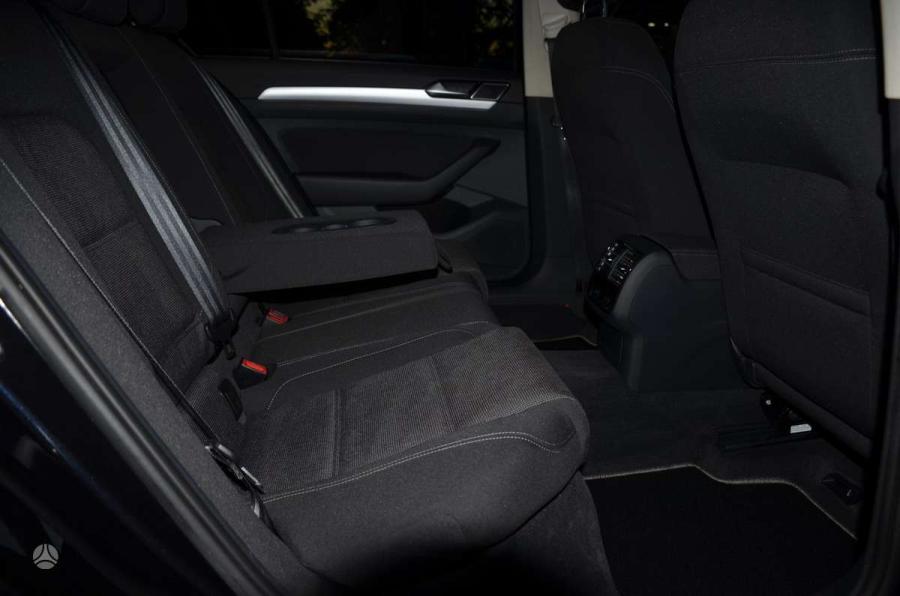 Black Volkswagen Passat 2015 in Kaunas, with an engine capacity of 2.00 L and mileage of 249 thousand km for 8650 €, photo 42 on AUTOMOTO.COM.LV