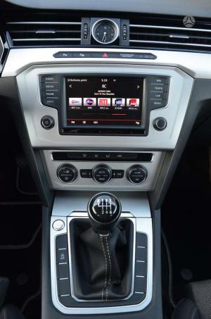 Black Volkswagen Passat 2015 in Kaunas, with an engine capacity of 2.00 L and mileage of 249 thousand km for 8650 €, photo 43 on AUTOMOTO.COM.LV