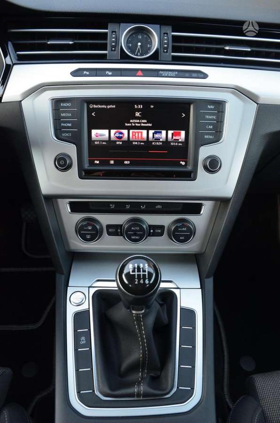 Black Volkswagen Passat 2015 in Kaunas, with an engine capacity of 2.00 L and mileage of 249 thousand km for 8650 €, photo 43 on AUTOMOTO.COM.LV