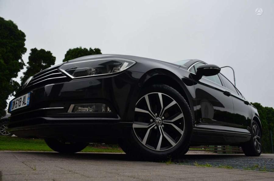 Black Volkswagen Passat 2015 in Kaunas, with an engine capacity of 2.00 L and mileage of 249 thousand km for 8650 €, photo 44 on AUTOMOTO.COM.LV