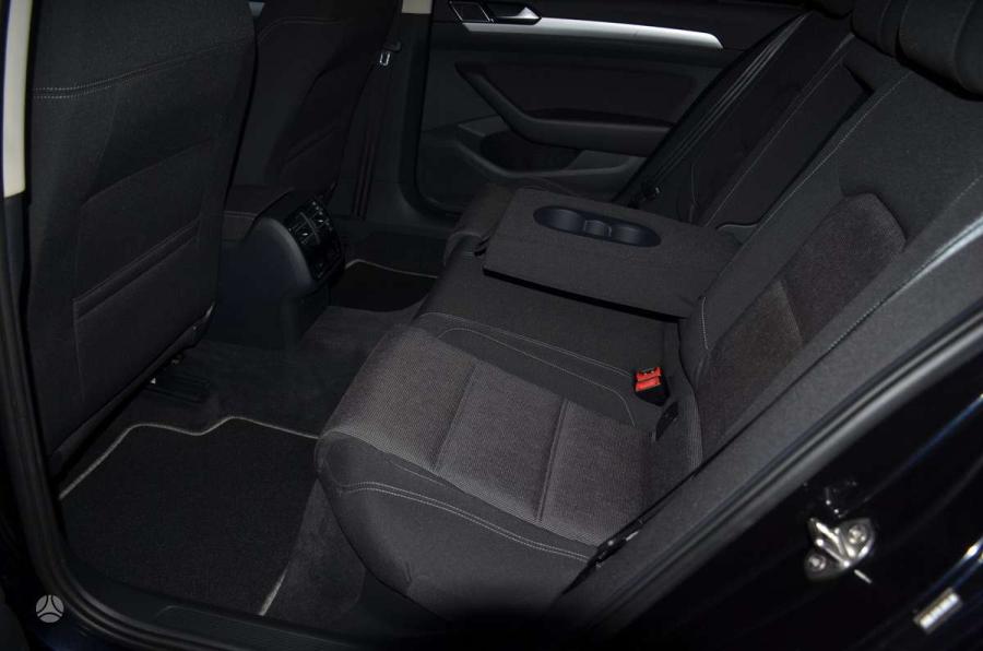 Black Volkswagen Passat 2015 in Kaunas, with an engine capacity of 2.00 L and mileage of 249 thousand km for 8650 €, photo 45 on AUTOMOTO.COM.LV