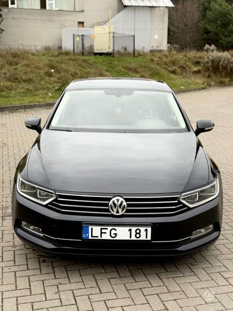 Black Volkswagen Passat 2016 in Vilnius, with an engine capacity of 0.00 L and mileage of 295 thousand km for 6900 €, photo 3 on AUTOMOTO.COM.LV