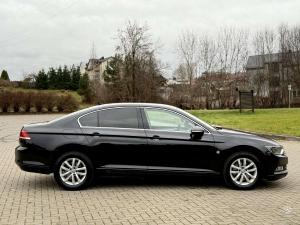 Black Volkswagen Passat 2016 in Vilnius, with an engine capacity of 0.00 L and mileage of 295 thousand km for 6900 €, photo 7 on AUTOMOTO.COM.LV