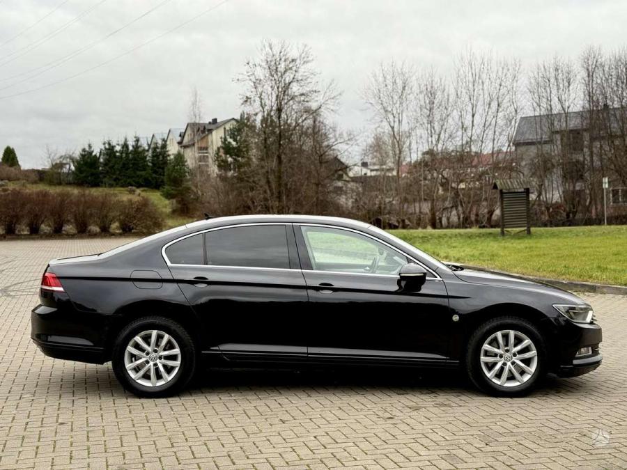 Black Volkswagen Passat 2016 in Vilnius, with an engine capacity of 0.00 L and mileage of 295 thousand km for 6900 €, photo 7 on AUTOMOTO.COM.LV