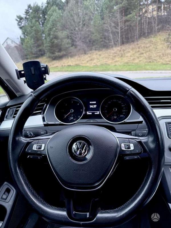 Black Volkswagen Passat 2016 in Vilnius, with an engine capacity of 0.00 L and mileage of 295 thousand km for 6900 €, photo 8 on AUTOMOTO.COM.LV