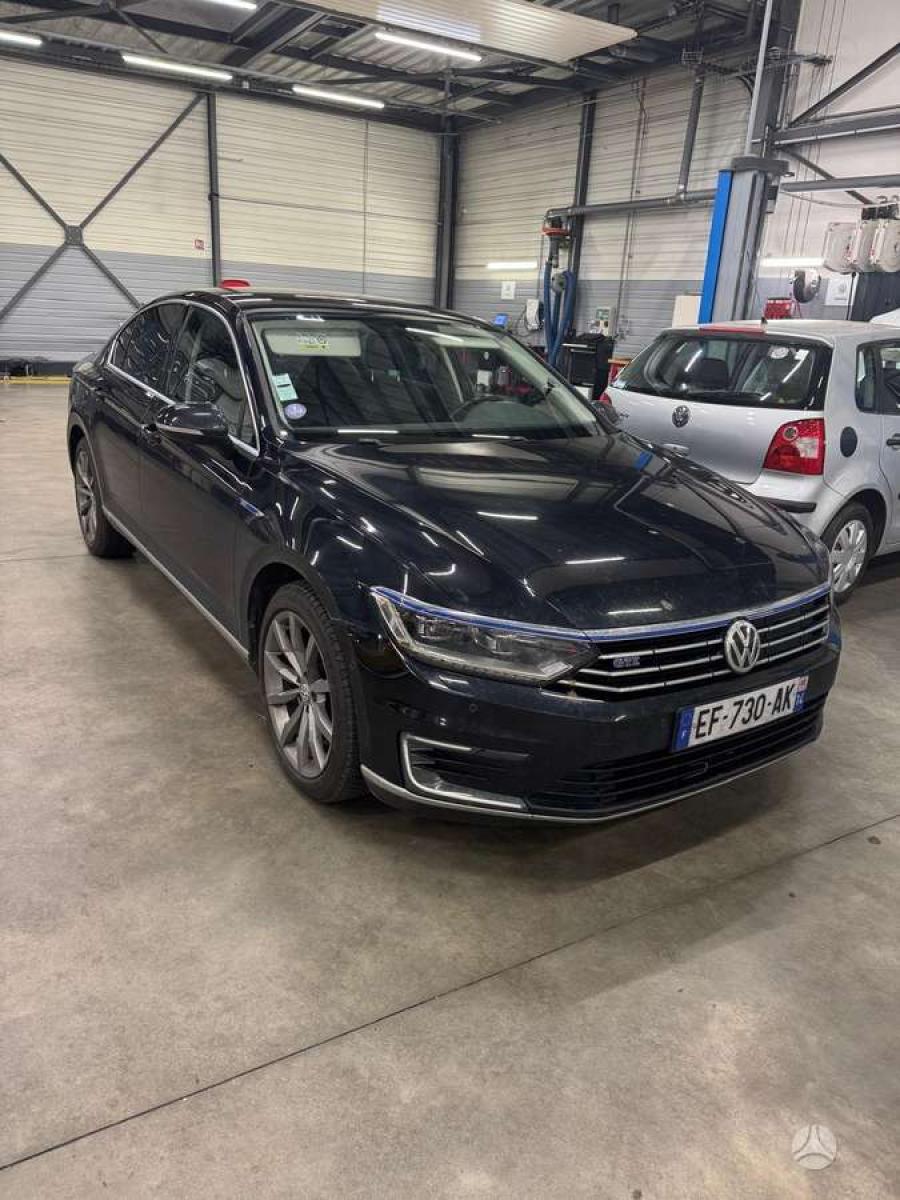 Black Volkswagen Passat 2016 in Taurage, with an engine capacity of 1.40 L and mileage of 192 thousand km for 10700 €, photo 2 on AUTOMOTO.COM.LV