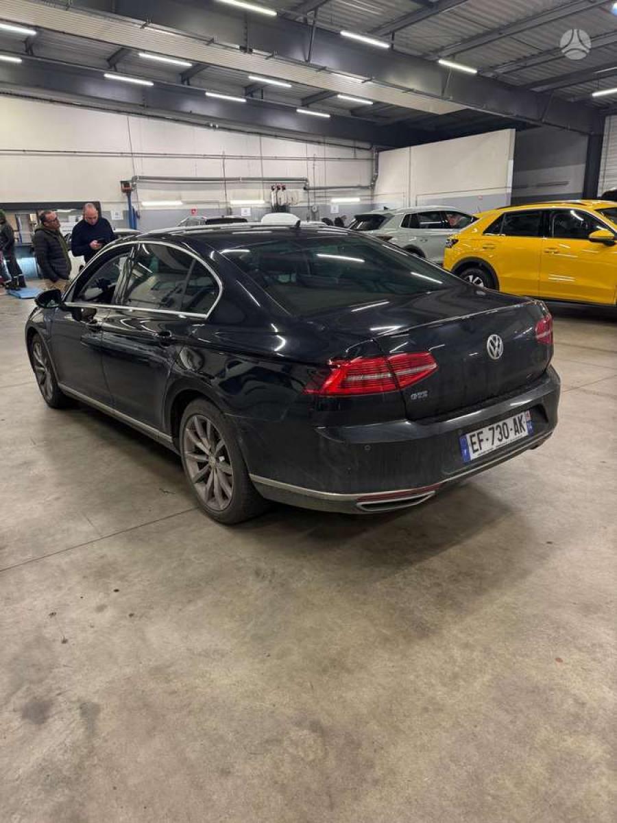 Black Volkswagen Passat 2016 in Taurage, with an engine capacity of 1.40 L and mileage of 192 thousand km for 10700 €, photo 4 on AUTOMOTO.COM.LV