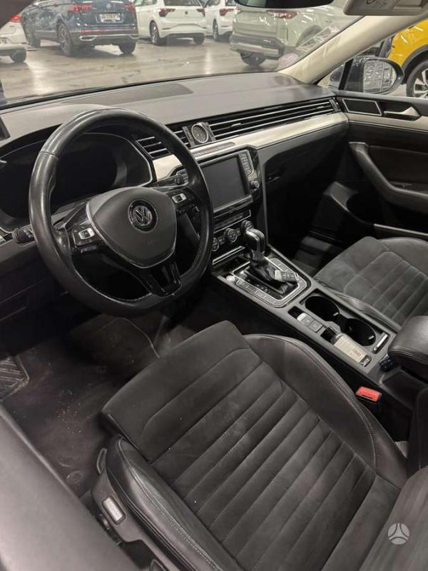 Melns Volkswagen Passat 2016 Tauragė, ar dzinēja tilpumu 1.40 L un nobraukumu 192 tūkst. km par 10700 €, foto 5 vietnē AUTOMOTO.COM.LV