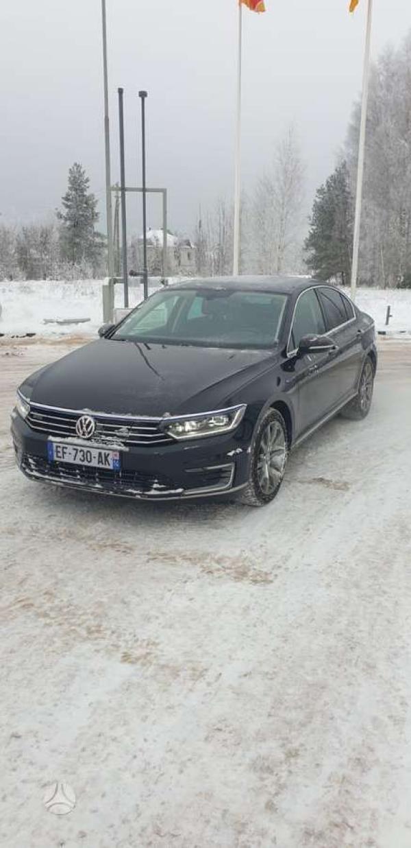 Black Volkswagen Passat 2016 in Taurage, with an engine capacity of 1.40 L and mileage of 192 thousand km for 10400 €, photo 1 on AUTOMOTO.COM.LV