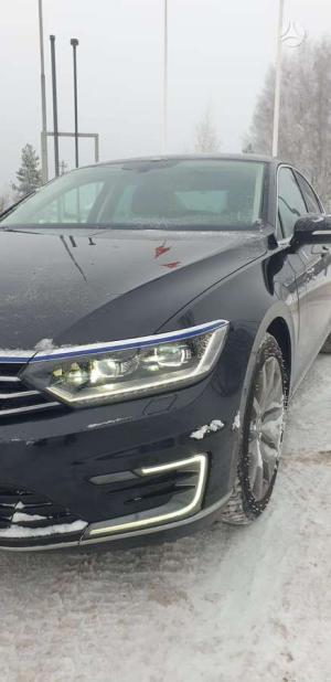 Black Volkswagen Passat 2016 in Taurage, with an engine capacity of 1.40 L and mileage of 192 thousand km for 10400 €, photo 3 on AUTOMOTO.COM.LV