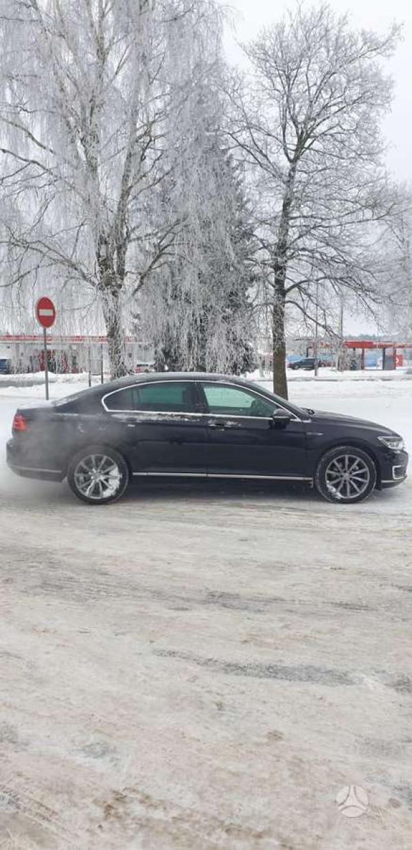Black Volkswagen Passat 2016 in Taurage, with an engine capacity of 1.40 L and mileage of 192 thousand km for 10400 €, photo 5 on AUTOMOTO.COM.LV