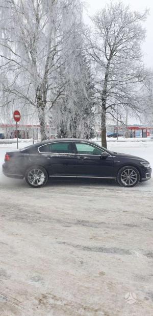 Black Volkswagen Passat 2016 in Taurage, with an engine capacity of 1.40 L and mileage of 192 thousand km for 10400 €, photo 5 on AUTOMOTO.COM.LV