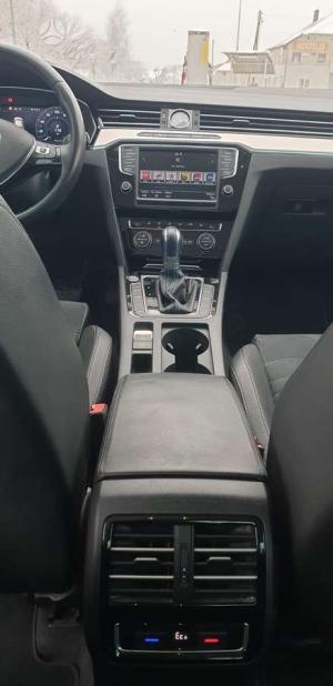 Black Volkswagen Passat 2016 in Taurage, with an engine capacity of 1.40 L and mileage of 192 thousand km for 10400 €, photo 11 on AUTOMOTO.COM.LV