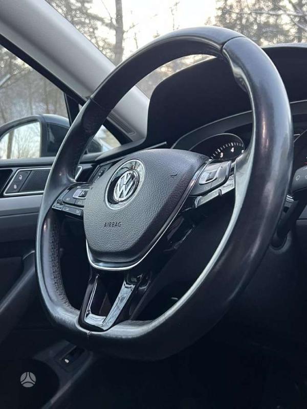 Black Volkswagen Passat 2016 in Vilnius, with an engine capacity of 1.40 L and mileage of 216 thousand km for 10000 €, photo 9 on AUTOMOTO.COM.LV