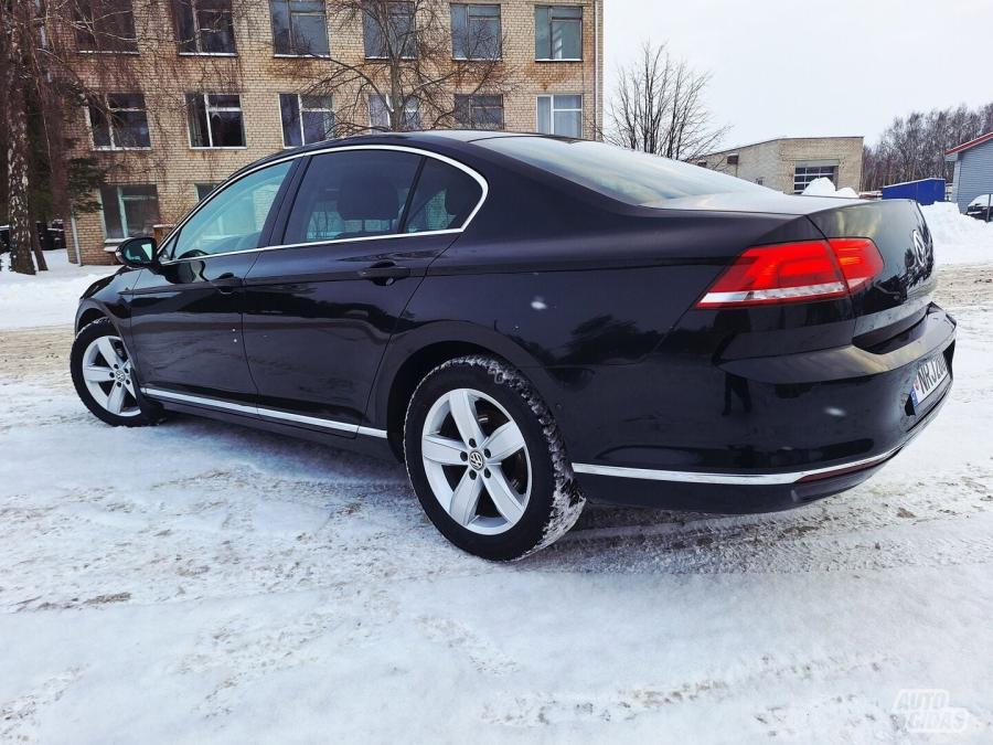 Black Volkswagen Passat 2016 in Radviliskis, with an engine capacity of 1.40 L and mileage of 269 thousand km for 9300 €, photo 6 on AUTOMOTO.COM.LV
