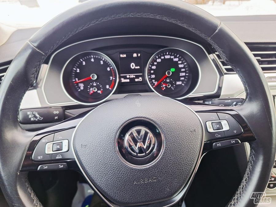 Black Volkswagen Passat 2016 in Radviliskis, with an engine capacity of 1.40 L and mileage of 269 thousand km for 9300 €, photo 18 on AUTOMOTO.COM.LV