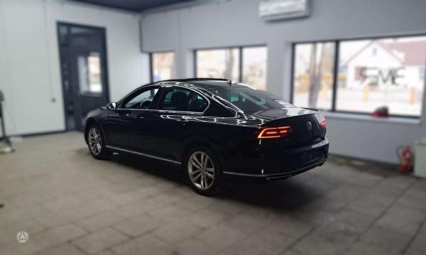 Melns Volkswagen Passat 2016 Alīta, ar dzinēja tilpumu 1.40 L un nobraukumu 320 tūkst. km par 7999 €, foto 1 vietnē AUTOMOTO.COM.LV